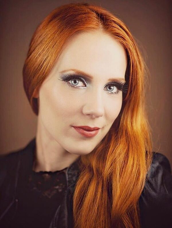 Simone Simons, la cantante de Epica que también es modelo e influencer ...