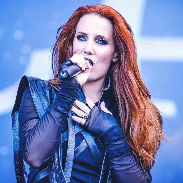 Simone Simons, la cantante de Epica que también es modelo e influencer ...