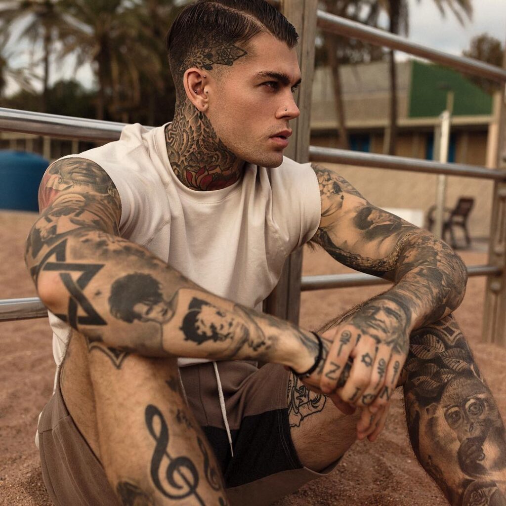 Stephen James: Futbolista, modelo y empresario británico