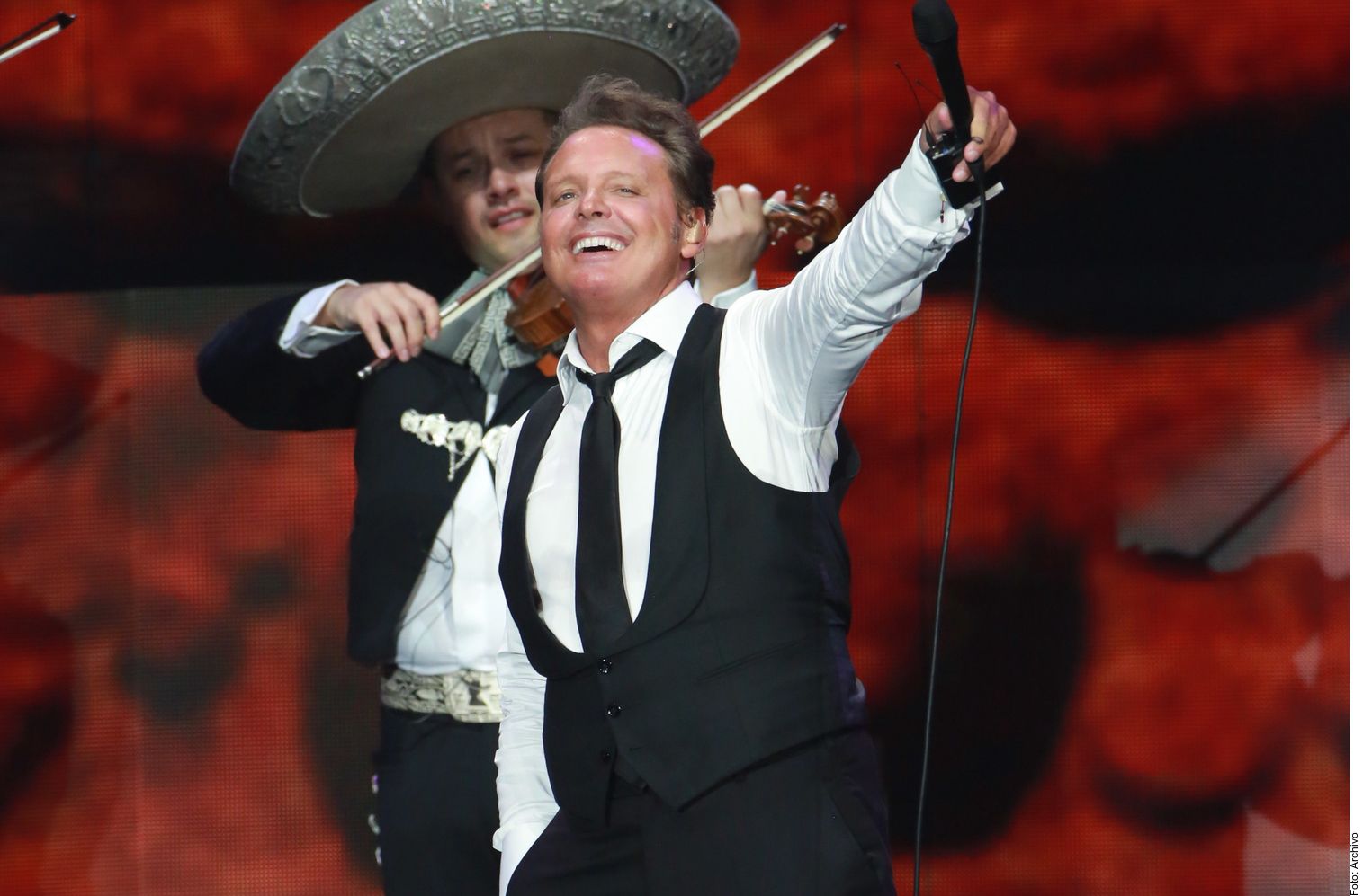 Luis Miguel y Paloma Cuevas disfrutan de vacaciones en Marbella