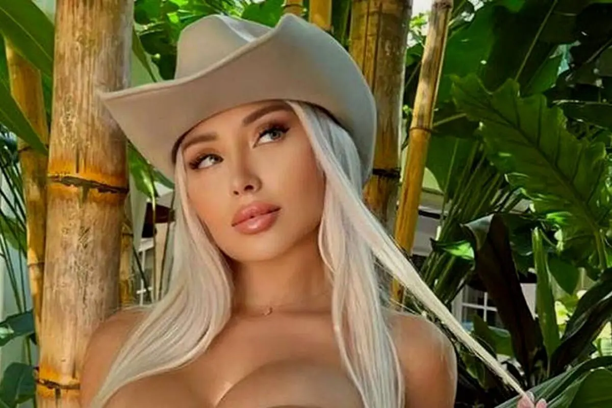 Daniella Chavez Twitter - ColorMusic