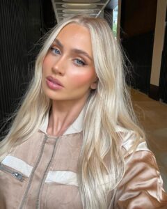 Abby Benson - Modelo - ColorFans