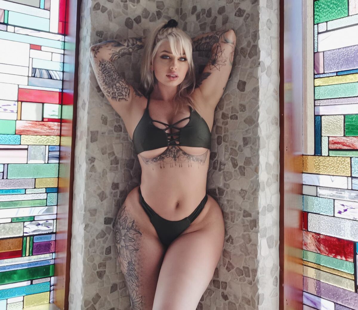 Modelo australiana de OnlyFans - ColorMusic