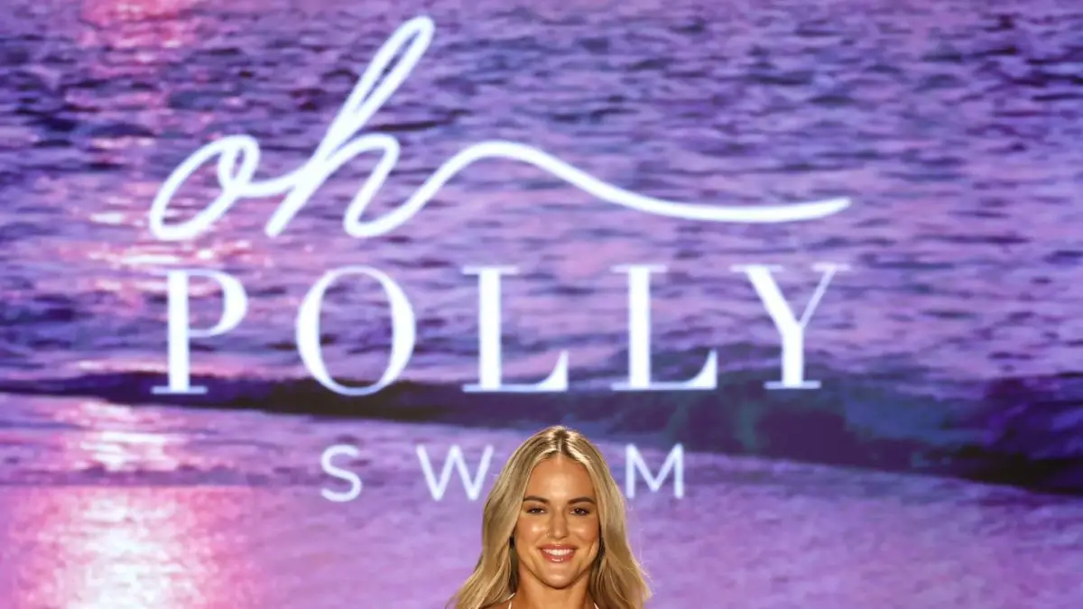 Marissa Dubois deslumbra en bikini blanco en tarima de Oh Polly - ColorMusic