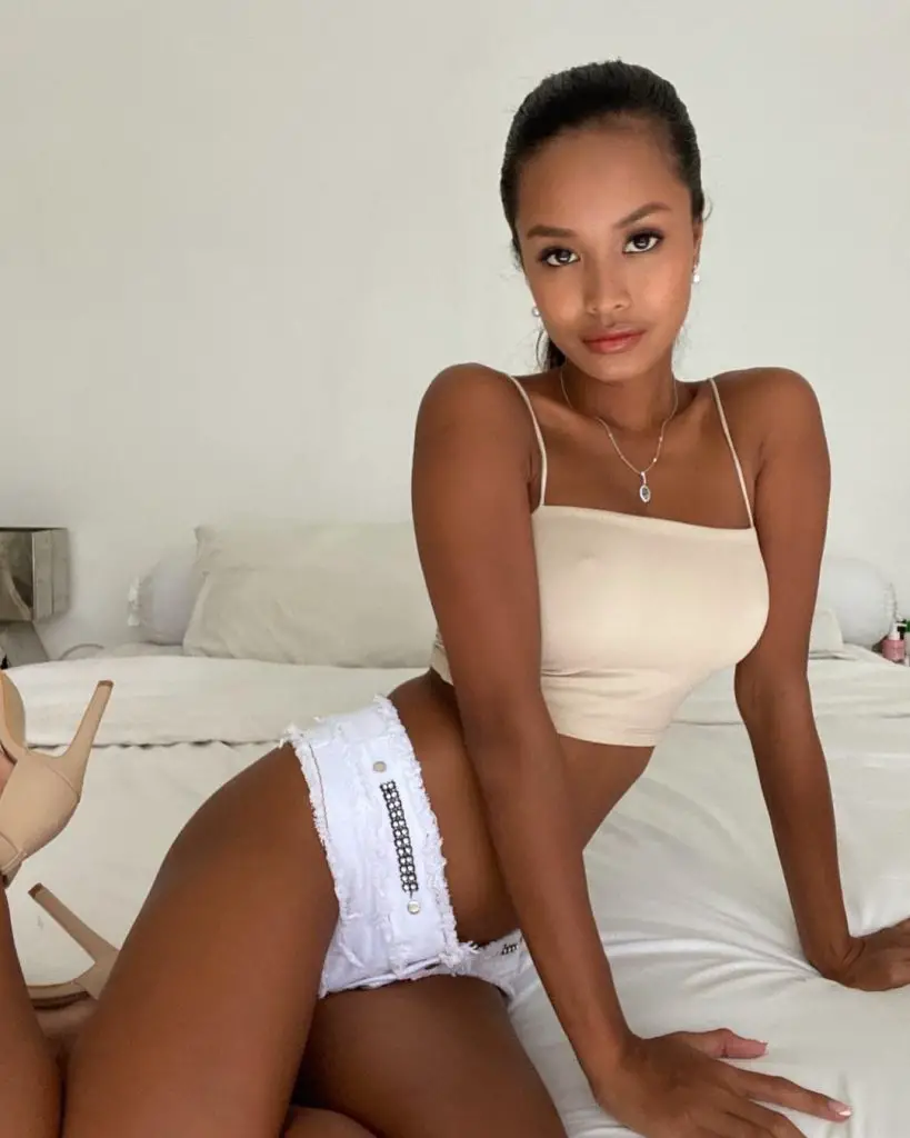 Putri Cinta - Modelo - ColorMusic