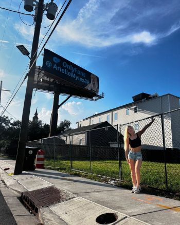 Meighan Baker y su audaz estrategia publicitaria para OnlyFans - ColorMusic
