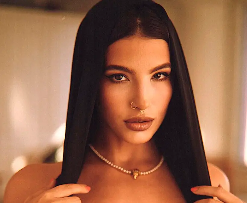 LaSirena69 en Mirada Seductora - ColorMusic