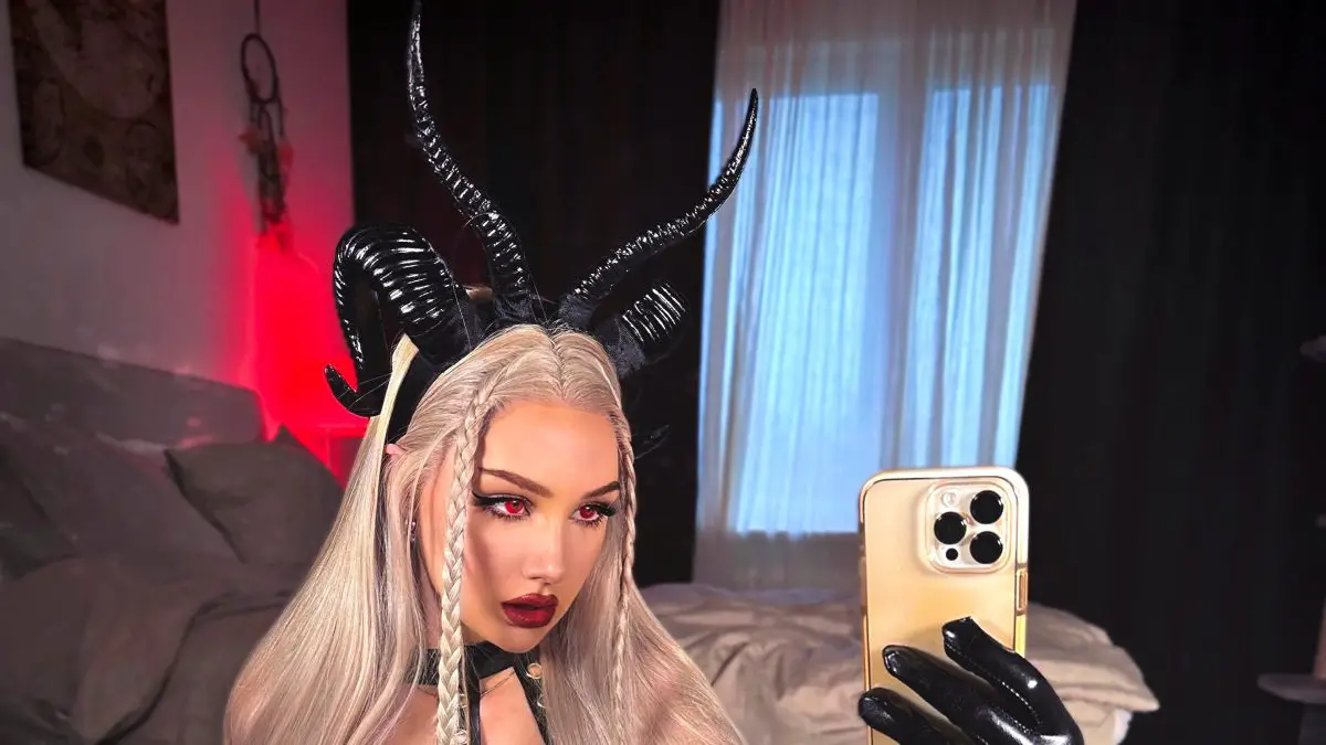 Linny Nova con disfraz oscuro y atrevido - ColorMusic