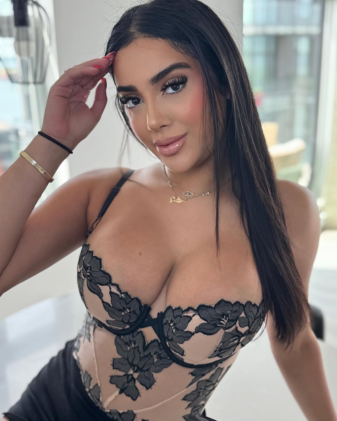 Mary Yousefi - Modelo - ColorMusic