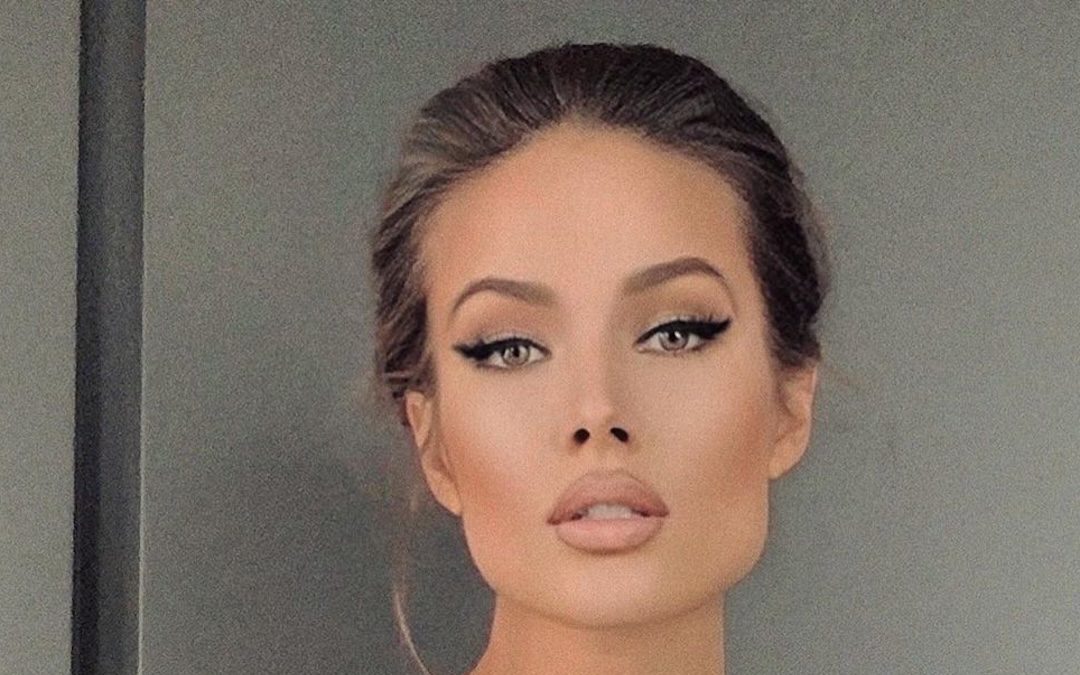 Arina Bernardini Drozdetckaia cautiva en elegante vestido negro con ...