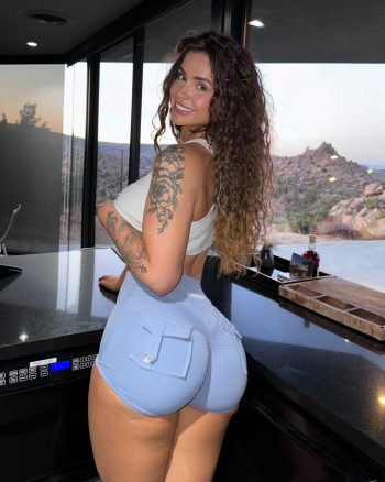 Evana Maria: La colombiana que arrasa en OnlyFans y TikTok con pura sensualidad - ColorMusic